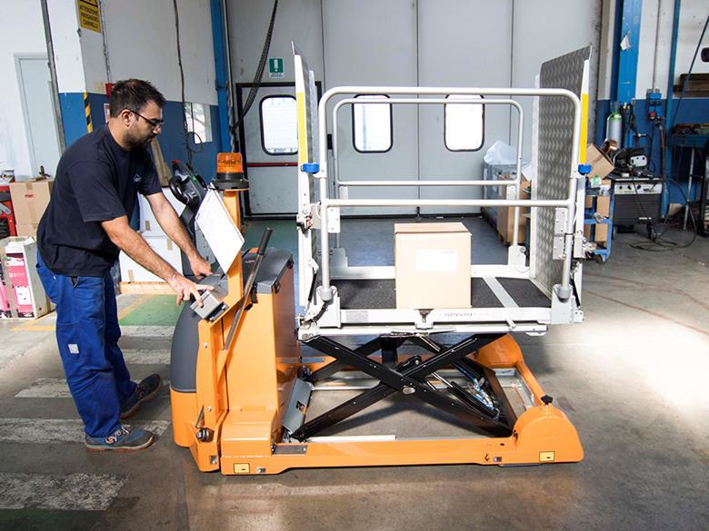 Trenitalia orders wheelchair lifts | News | Railway Gazette International