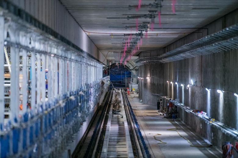 Melbourne suburban contract extended as tunnel tracklaying completed ...