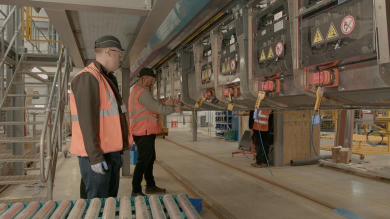 Arriva orders battery-equipped electro-diesel trains for Grand Central ...