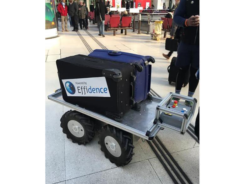 Robots on test at Paris stations | News | Railway Gazette International