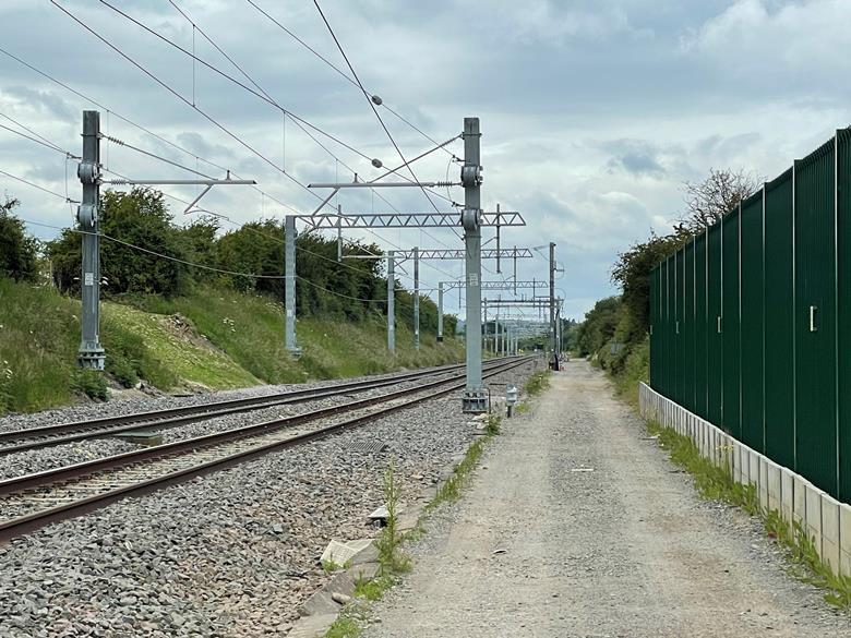 Voltage controlled clearance technology used on Midland Main Line ...