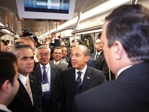 Mexico City's Gold metro line opens | News | Railway Gazette International