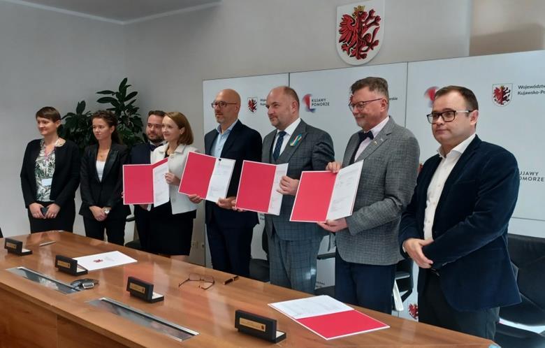 Polish regional operating contracts awarded | News | Railway Gazette ...