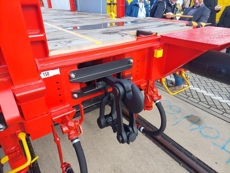 Wagon for military vehicles and other heavy loads | News | Railway ...