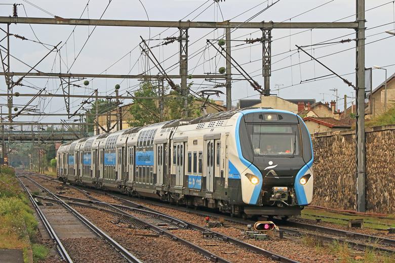 Paris RER NG trainset on test | News | Railway Gazette International