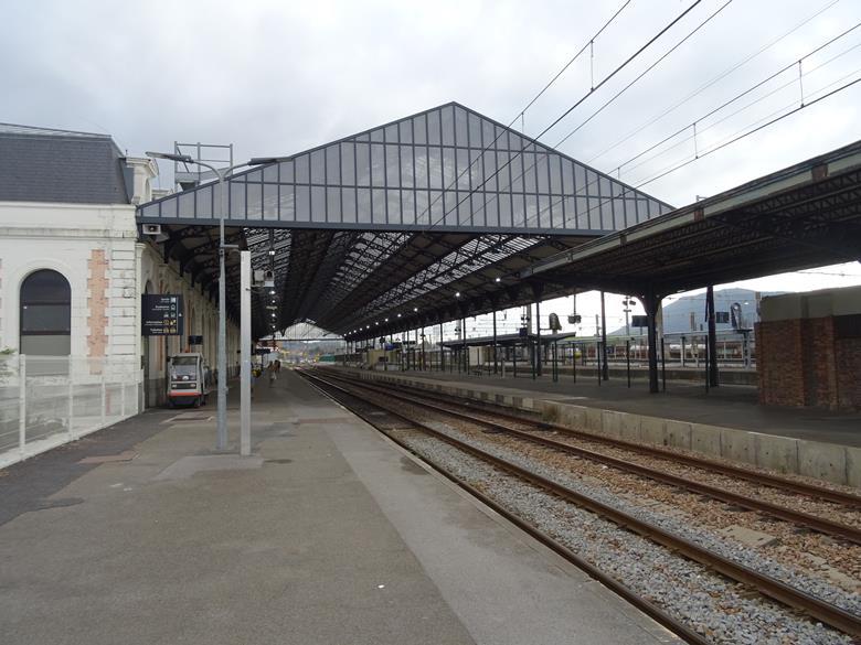 Cross-border local train service proposed in the Basque Country | News ...