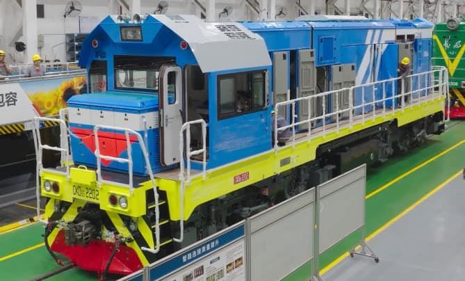 Hybrid shunting locomotive handed over | News | Railway Gazette International