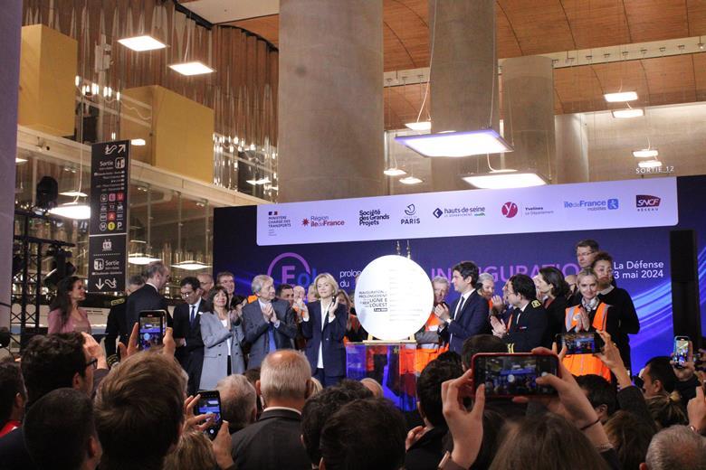 Paris RER Line E reaches Nanterre | News | Railway Gazette International