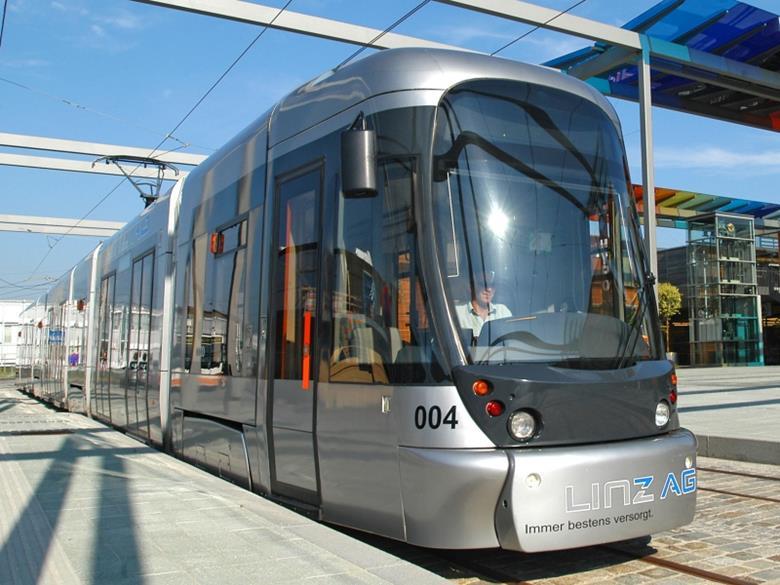 Linz StadtRegio-Tram reaches Schloss Traun | News | Railway Gazette ...