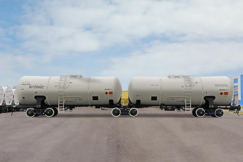 Articulated light oil tank wagon certified | News | Railway Gazette International