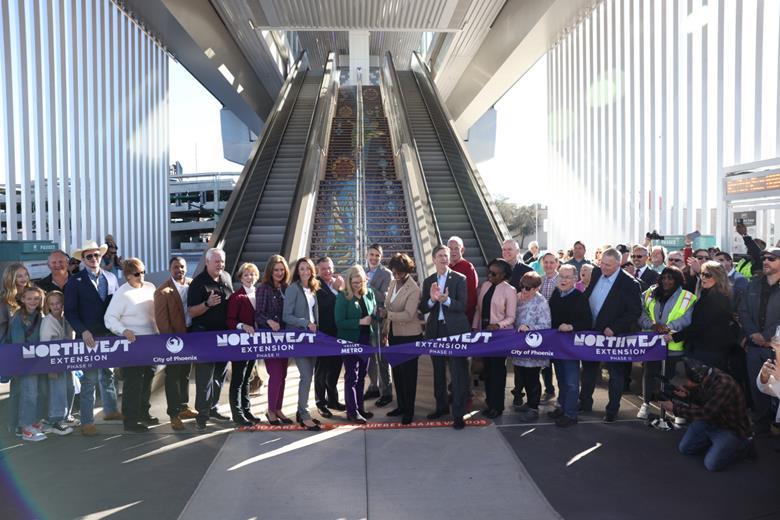 Extension takes Phoenix light rail over the freeway | Metro Report ...