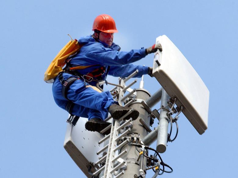 DB awards GSM-R upgrade contracts | News | Railway Gazette International